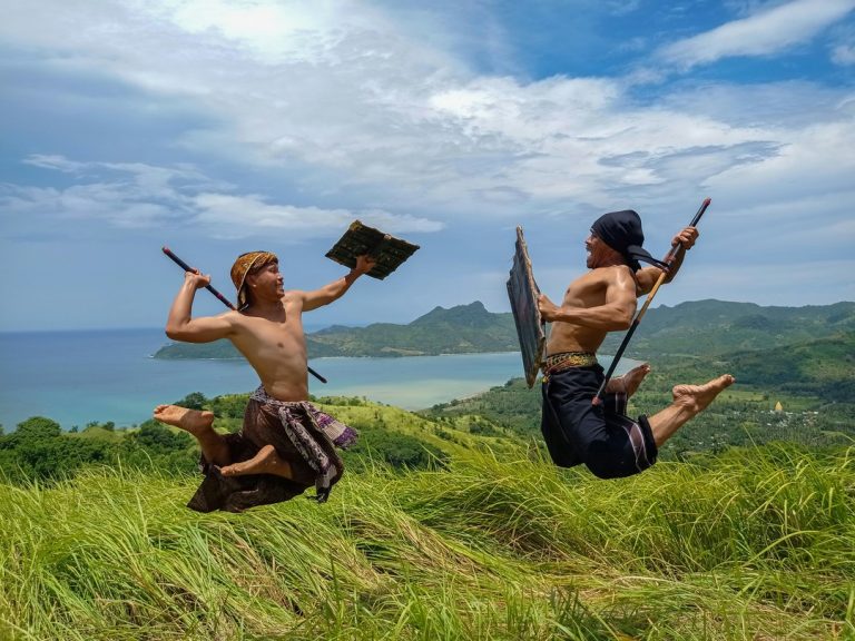 Initiation to Sasak Weaving: Immersion in Lombok's Artisanal Craft ...